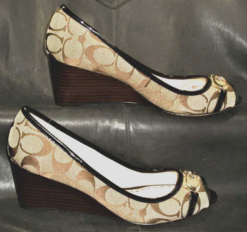 Coach Precious Signature Logo women's tan canvas w/patent leather pump size 7.5B | eBay