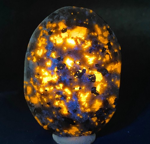 Under UV Very Bright Yooperlite Yooper Stone Lake Superior Glowing Rock ...
