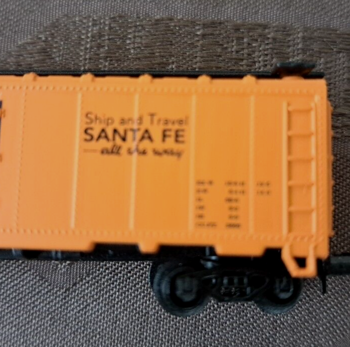 Model Power Santa Fe Reefer Freight Box Car N Scale 1:160 SFRP 2285 ...
