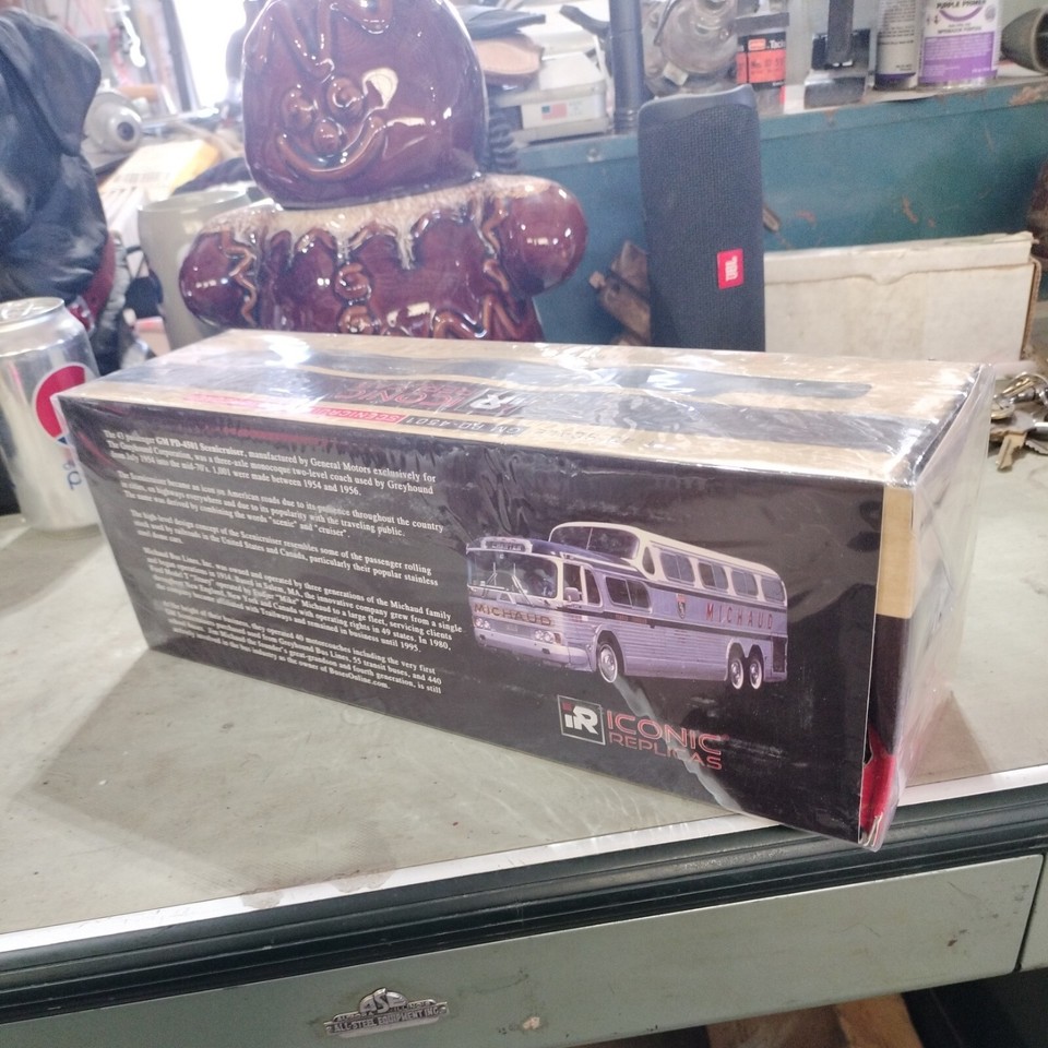 ICONIC REPLICAS GM PD-4501 VINTAGE BUS-NEW IN ORIGINAL PACKAGING-FAST ...
