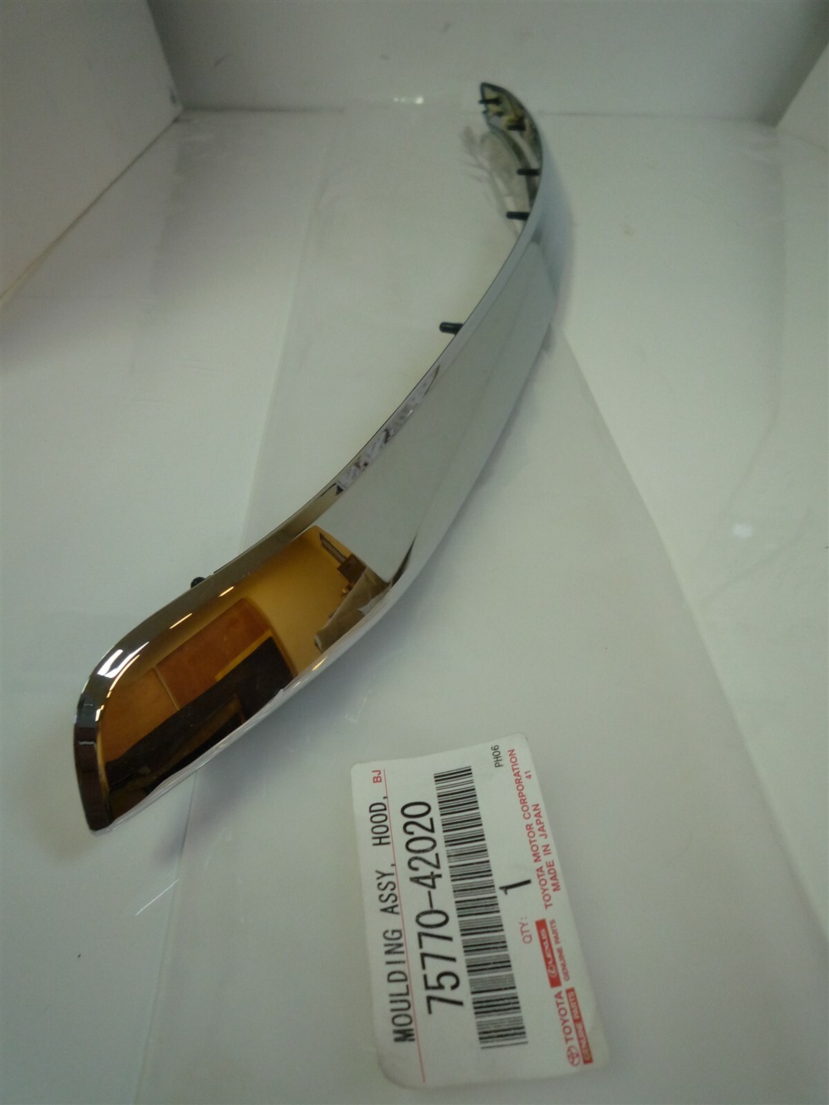7577042020 GENUINE Toyota MOULDING ASSY, HOOD, 75770-42020 OEM | eBay