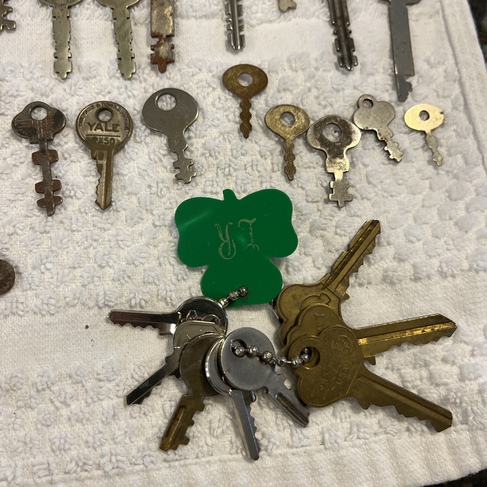 Vintage Key Lot 150+ Skelton Barrel Brass Yale Corbin Chicago Miller ...