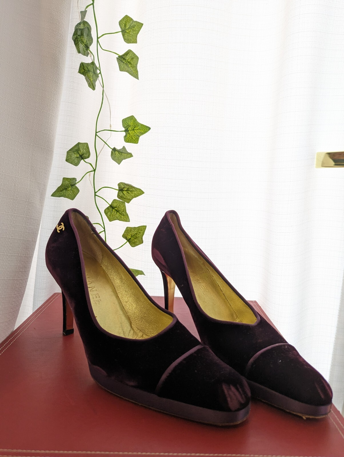 Vintage CHANEL Deep Plum Velvet Platform Pumps - Size… - Gem