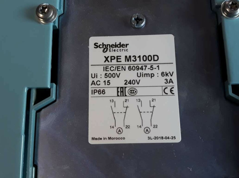 Schneider XPE M3100D IP66 AC 15 240V 3A 6KV 500V double foot switches | eBay.de