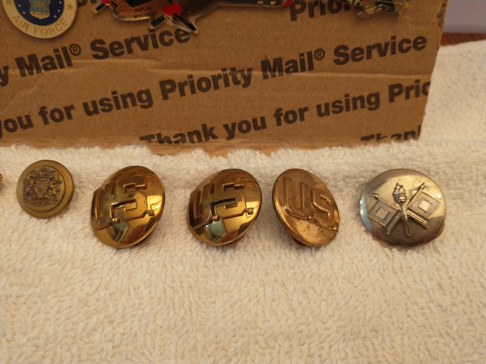 Lot Of 24 WWll Air force and Navy pins and buttons. Fighter pilot and ...