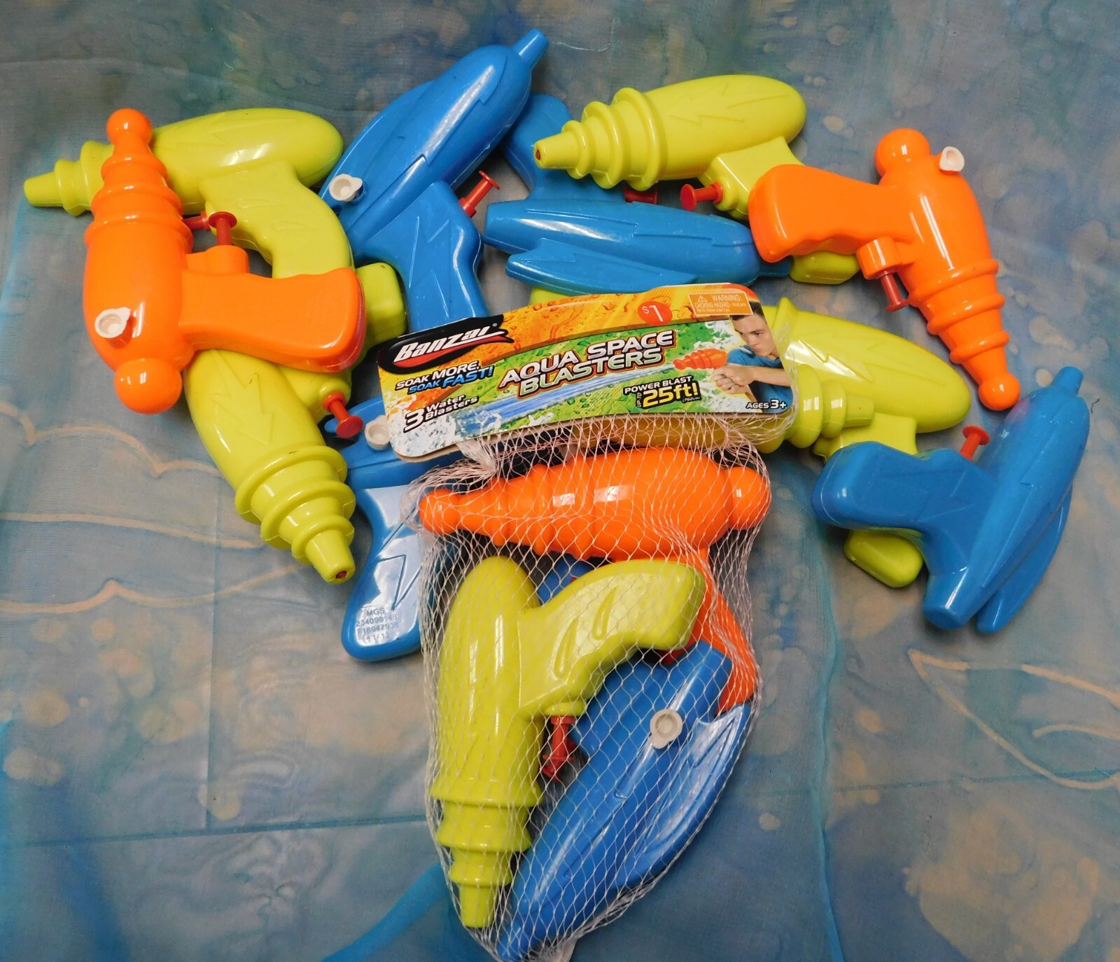 LOT OF 14 BANZAI AQUA SPACE WATER BLASTERS WATER SQUIRTER/PISTOL POOL ...