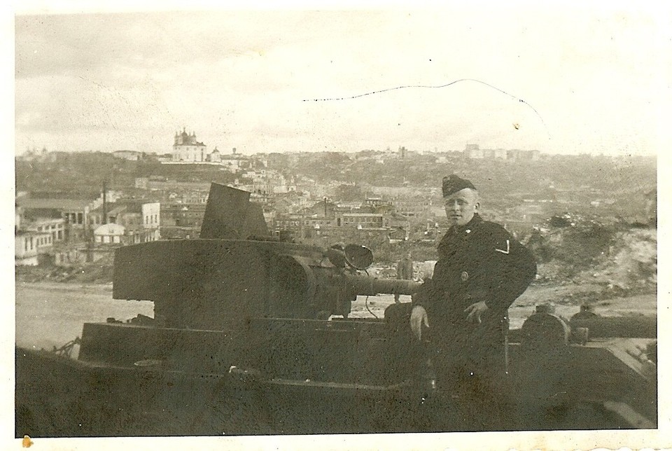 **BEST! German Panzer Gefreiter Posed on KO'd Russian BT-5 Panzer Tank ...