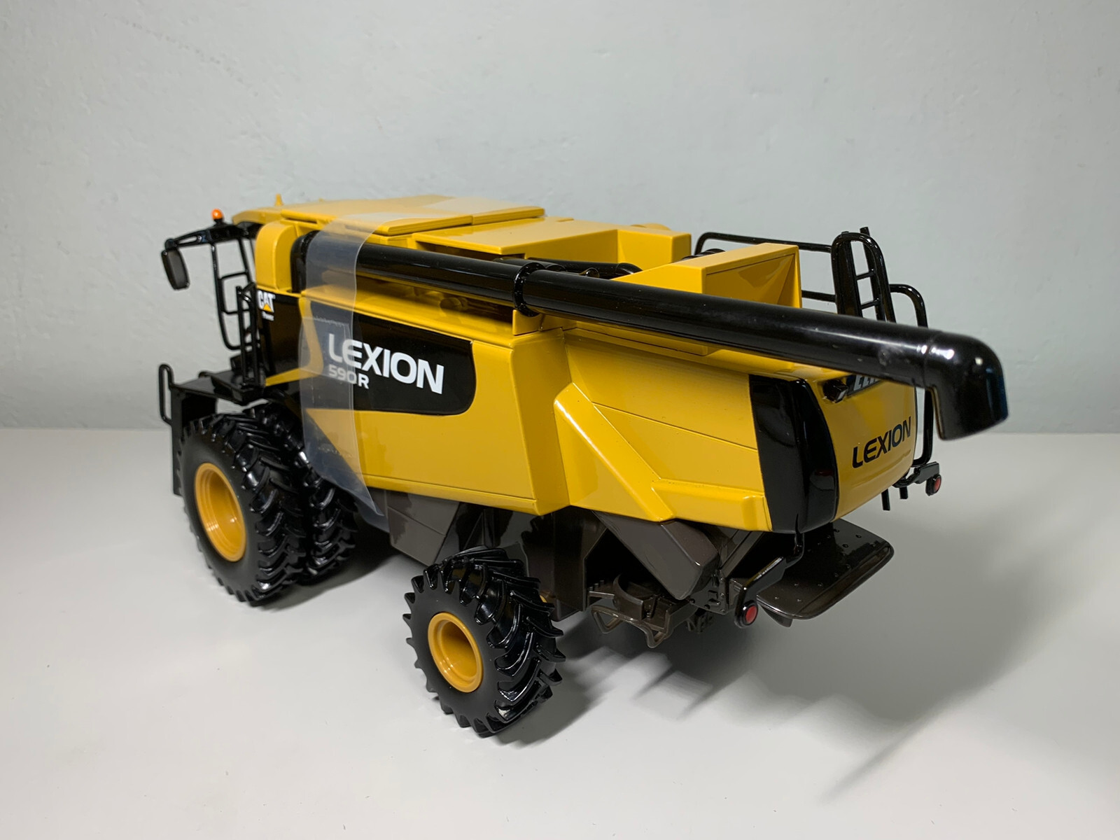 RARE CAT 1:32 CLASS LEXION 590R COMBINE CAT-56018 | eBay