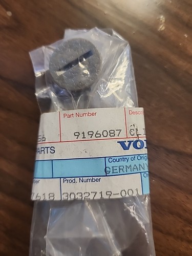 Genuine Volvo 9196087 Interior Trim Console Panel Clip. S60, V70, Xc70 ...