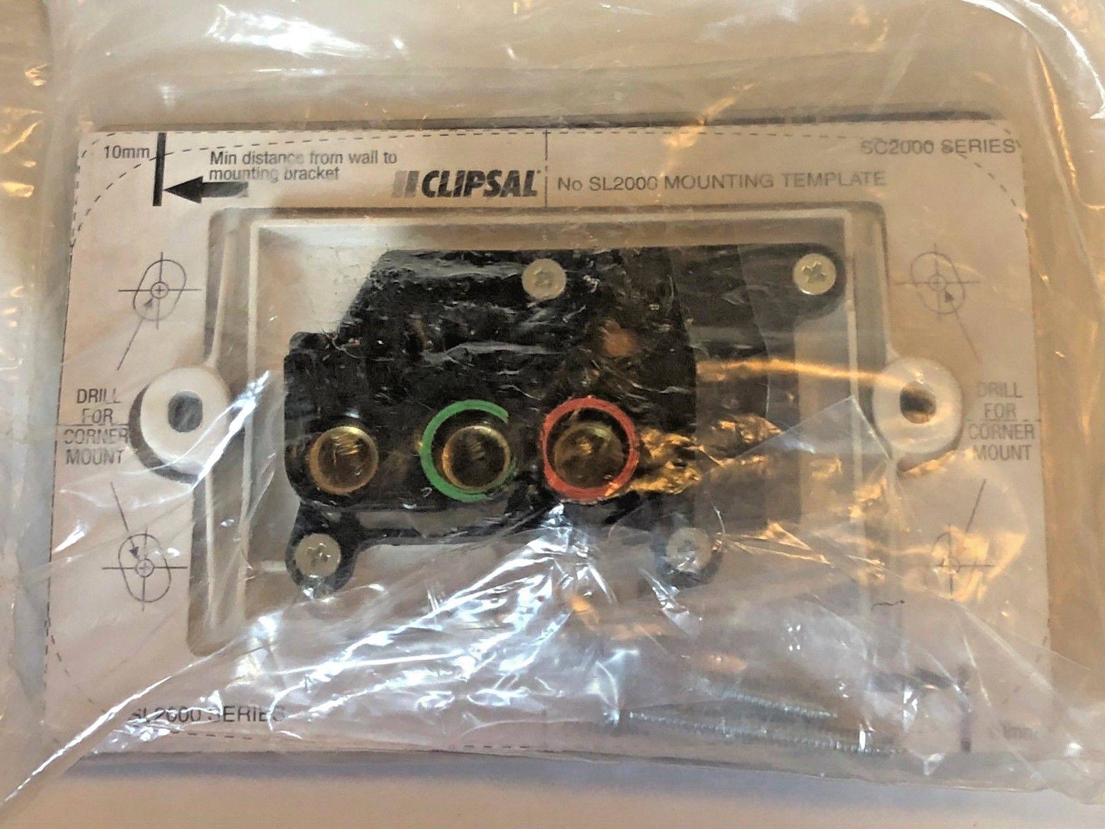 Clipsal C2015/20 Single Switch Socket Outlet 10A 250V Standard Silver ...