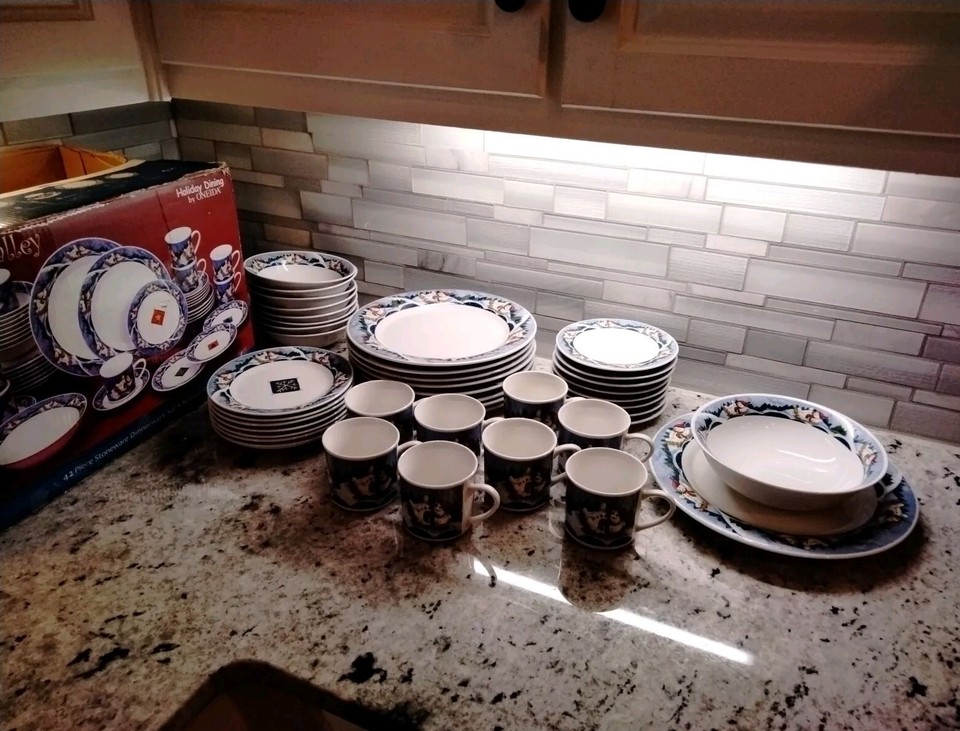 Oneida Snow Valley Holiday Dining 42 Piece Dinnerware Set Stoneware NEW ...
