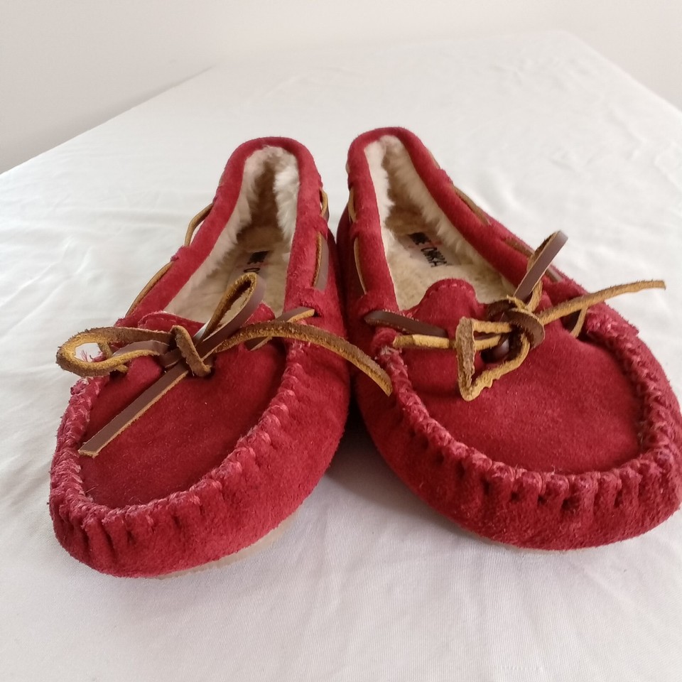 MINNETONKA CALLY 4016 Red Moccasin Slippers Suede Faux Fur Lined Women ...