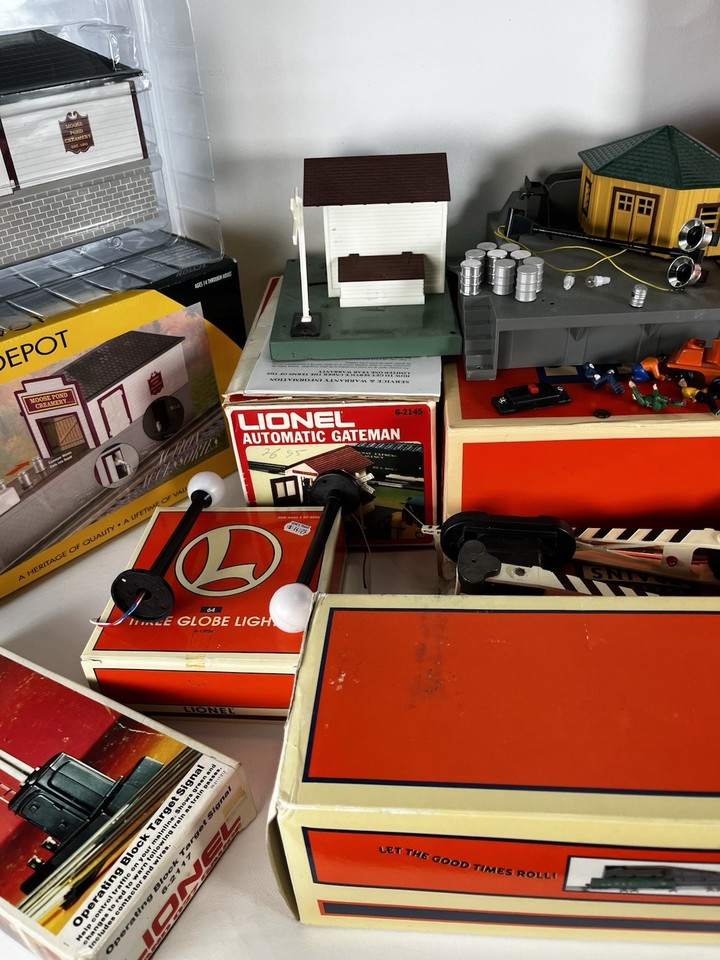 Lionel Assorted Buildings & Accessories In Box #BB90 | eBay