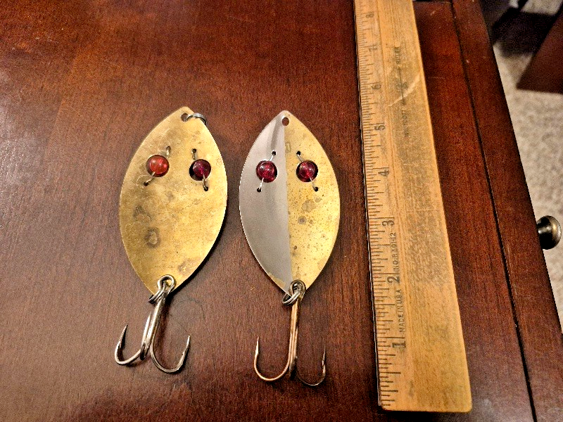 2 VINTAGE GIBBS RUBY EYE WIGGLER 3 1/2 FISHING LURES 1 GOLD & 1 GOLD ...