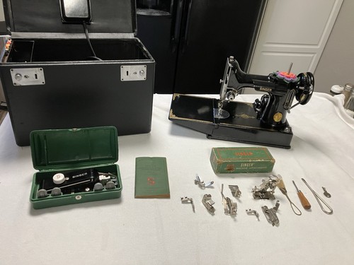 1950 Singer Featherweight 221-1 w/ Case(incl. Key), Button Hole Att ...