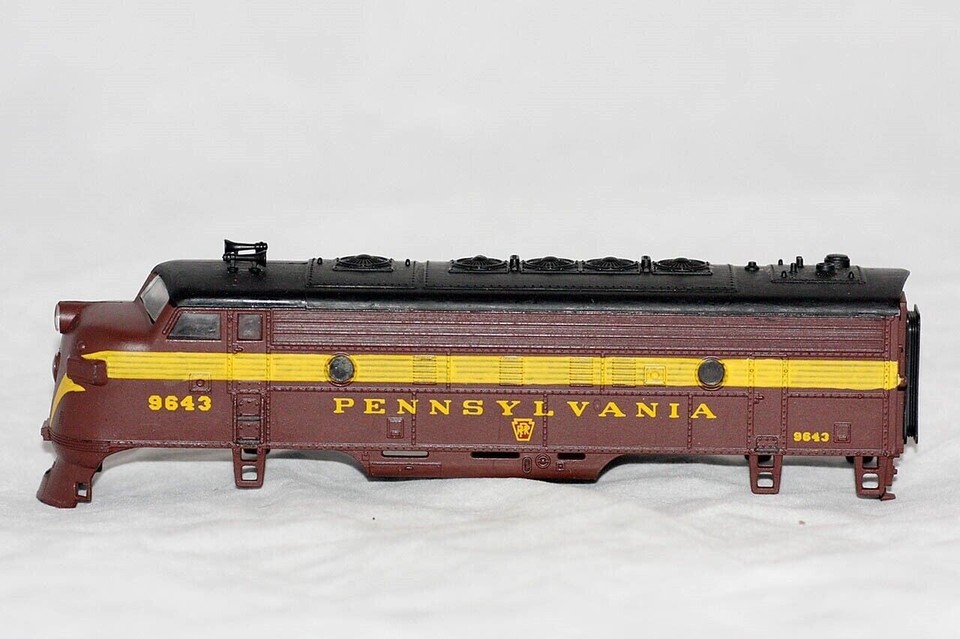 Athearn HO Scale EMD F7 Pennsylvania locomotive shell. FINE DETAIL ...