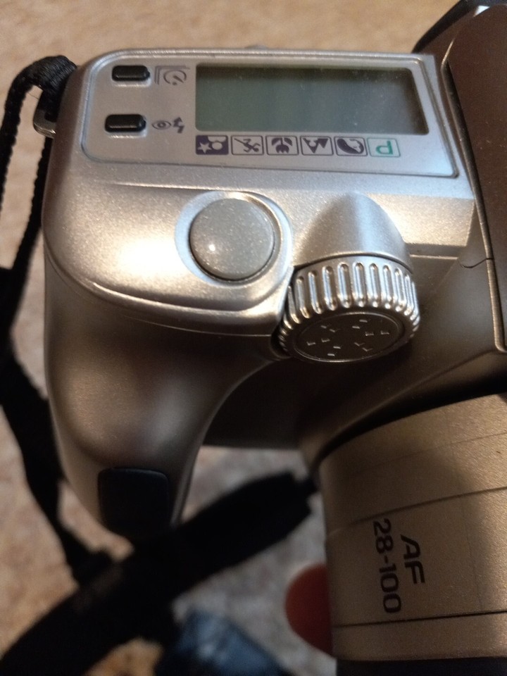Minolta Maxxum 50 35mm Vintage Film Camera Silver w/28-100mm AF Zoom ...
