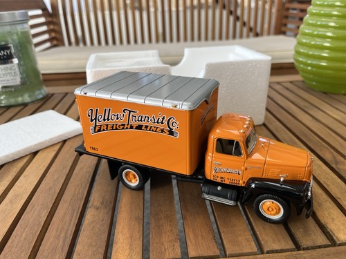 Yellow Freight Lines R-190 with Dry Goods Van 1:34 Scale First Gear Die ...