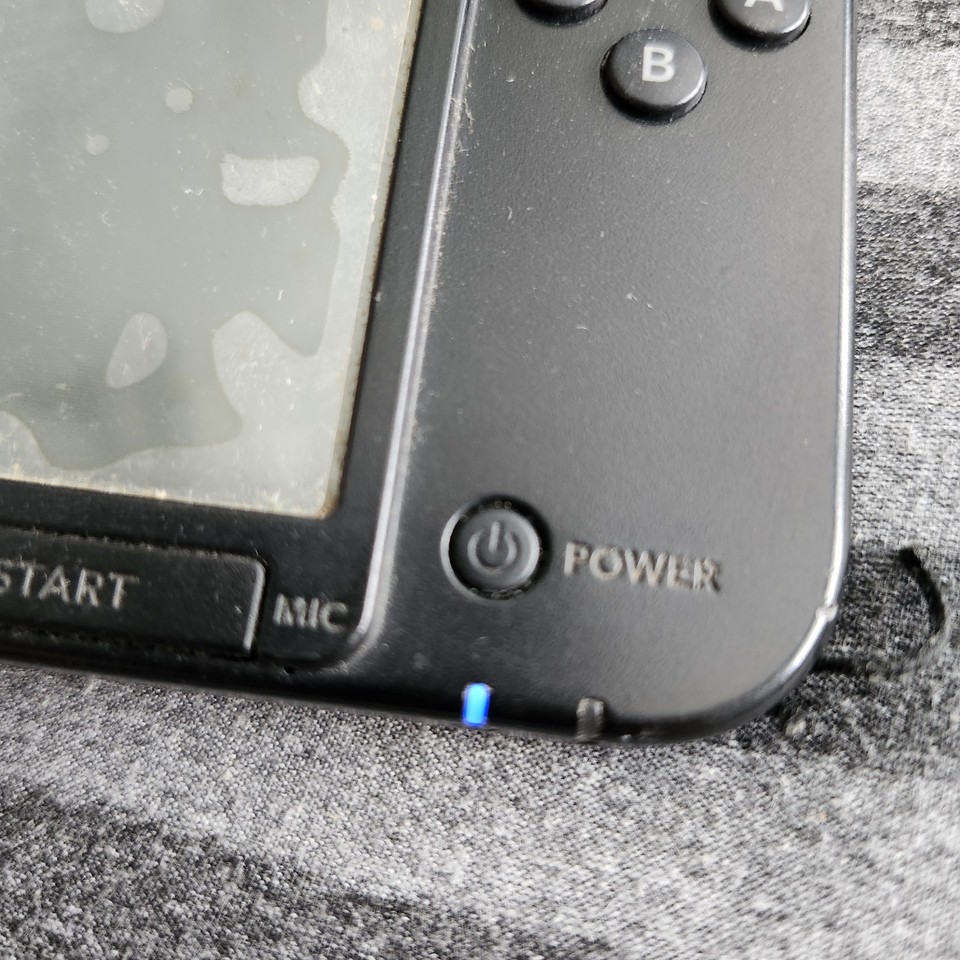 Nintendo 3DS LL Red/Black (NTSC-J) - FOR PARTS OR REPAIR - Broken Top ...