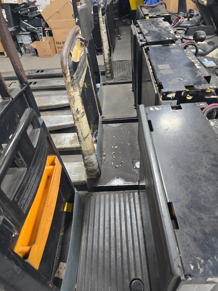 Crown Walkie Rider Electric Pallet Jacks - 6,000-8,000 lbs, 24V, 750 AH ...