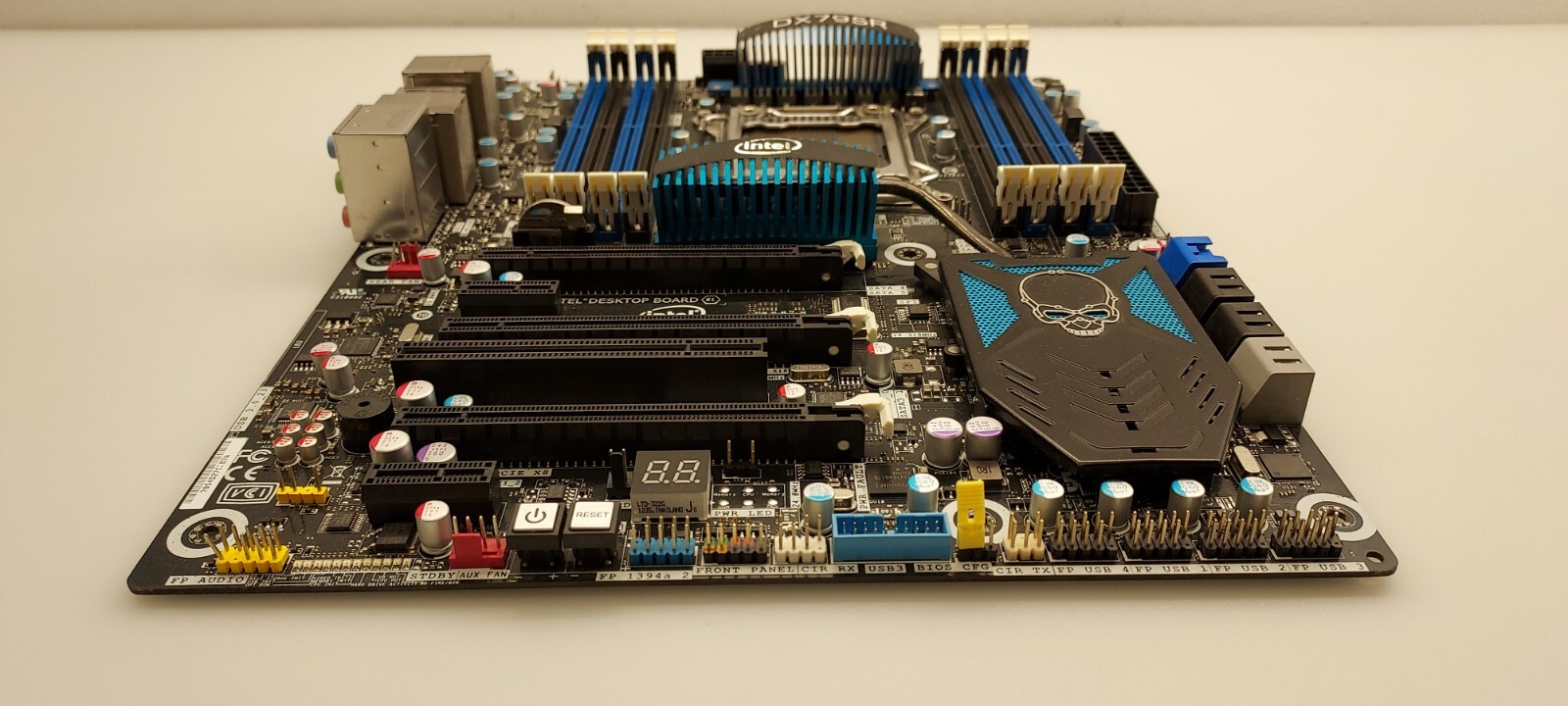 Intel DX79SR Extreme Series, LGA 2011/Socket R (BOXDX79SR) Motherboard ...
