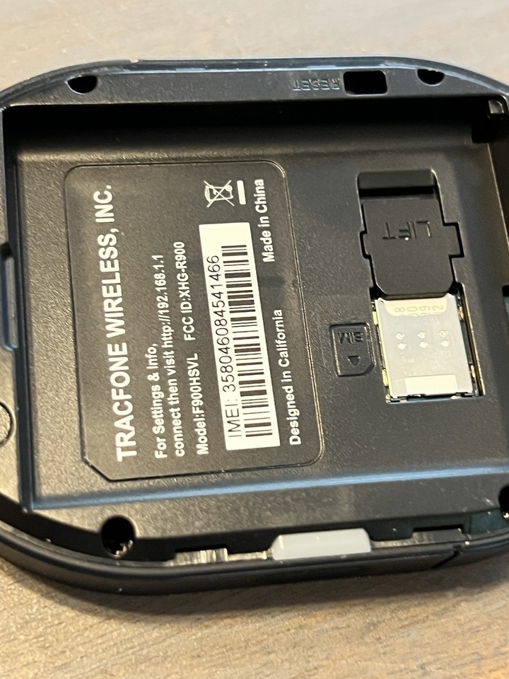 Tracfone Wireless F900HSVL Blue Digital Display 4GLTE Mobile Wi-Fi ...