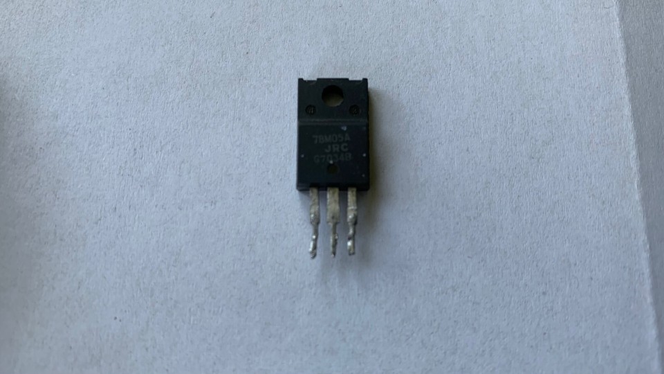 LM7805 MC7805 UA7805 Voltage Regulator 5V 1A TO-220 - Motorola, TI, and ...