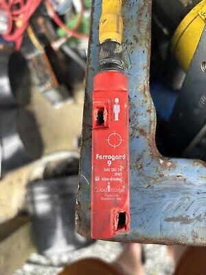 ALLEN BRADLEY 440N-G02096 SAFETY SENSOR 24VDC SER.A GUARD-MASTER ...