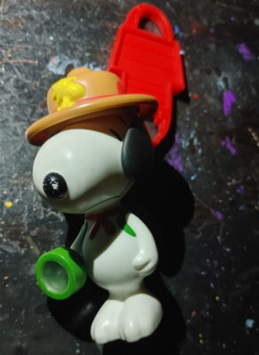 Mcdonald - Snoopy Holding a Flashlight Toy Keychain - Many Great Items ...
