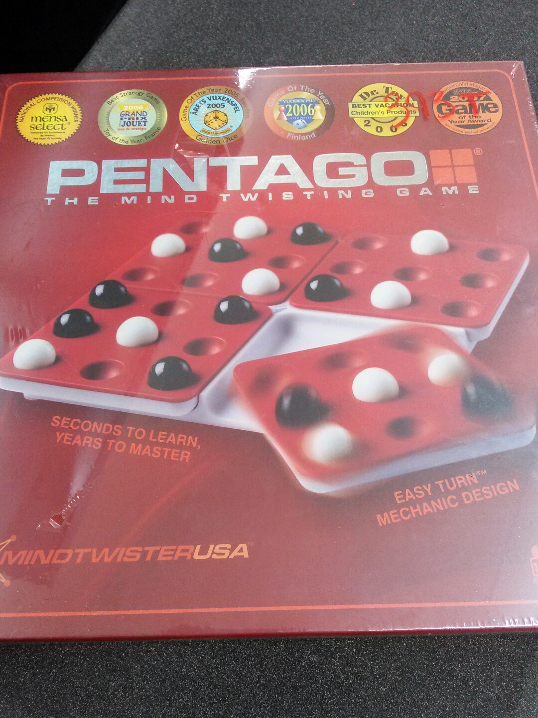 Pentago The MIND TWISTING STRATEGY Game Fast & Fun, Simple ...