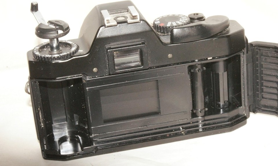 Canon T60 35mm SLR Film Camera Body FD Lens Mount ---- Tested Works ...