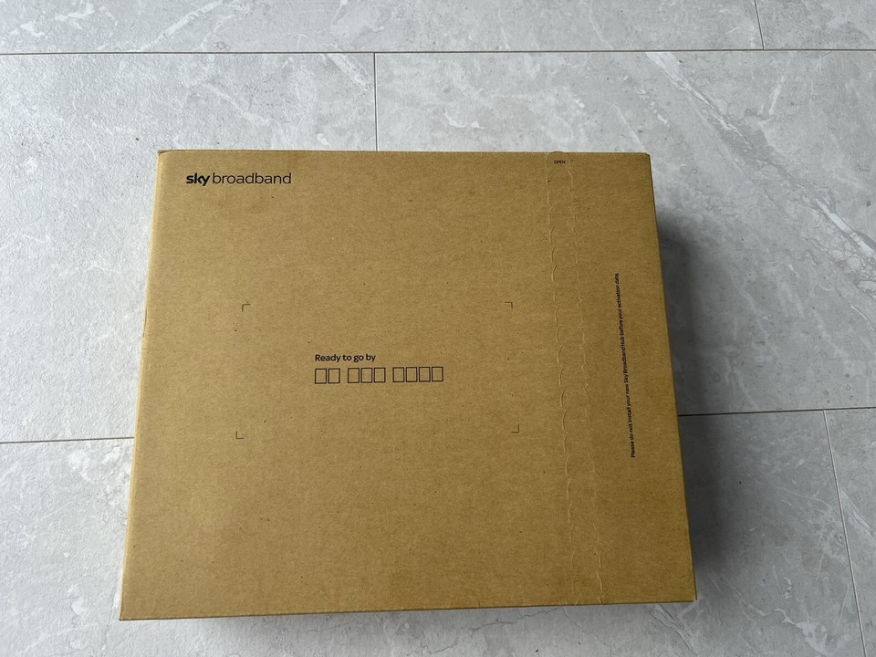 Sky Broadband Q Router 4.2 hub WiFi Model SR203 Latest model, BOXED ...