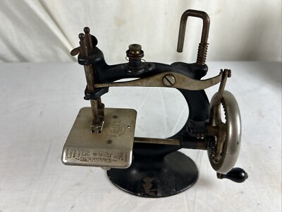 Sewing Machines - Smith Egge