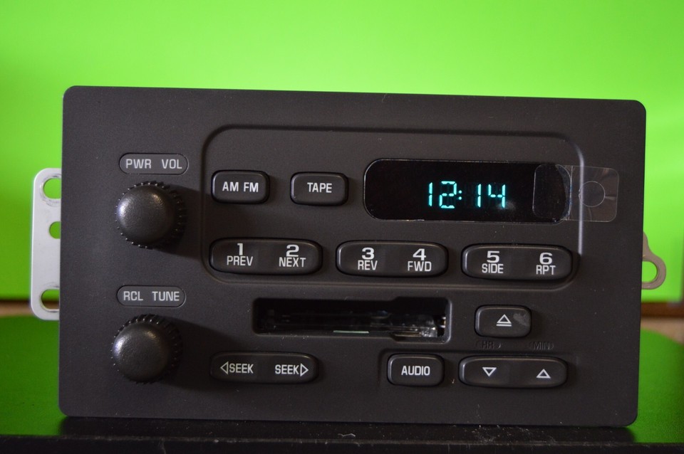 01 02 Chevrolet Express GMC Savana factory cassette player radio ...