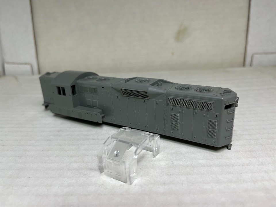 ATLAS HO SCALE GP7/9 LOCOMOTIVE BODY SHELL UNDECORATED w CAB GLASS BN ...