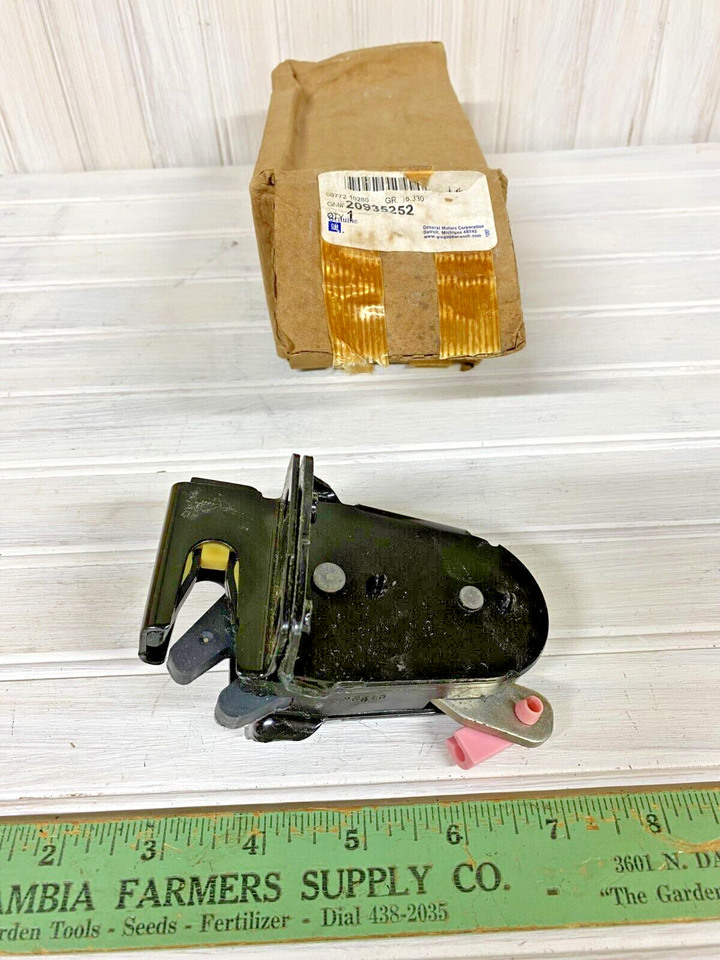 GM 20935252 REAR LOWER DOOR LOCK LATCH ASSEMBLY FOR CHEVY GMC CADILLAC ...