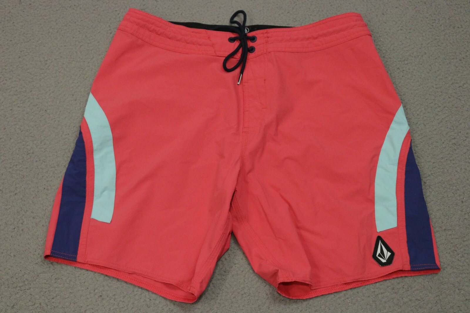 Volcom Beach Board Shorts Men's Size 33 True To This Surf Beach Summer ...