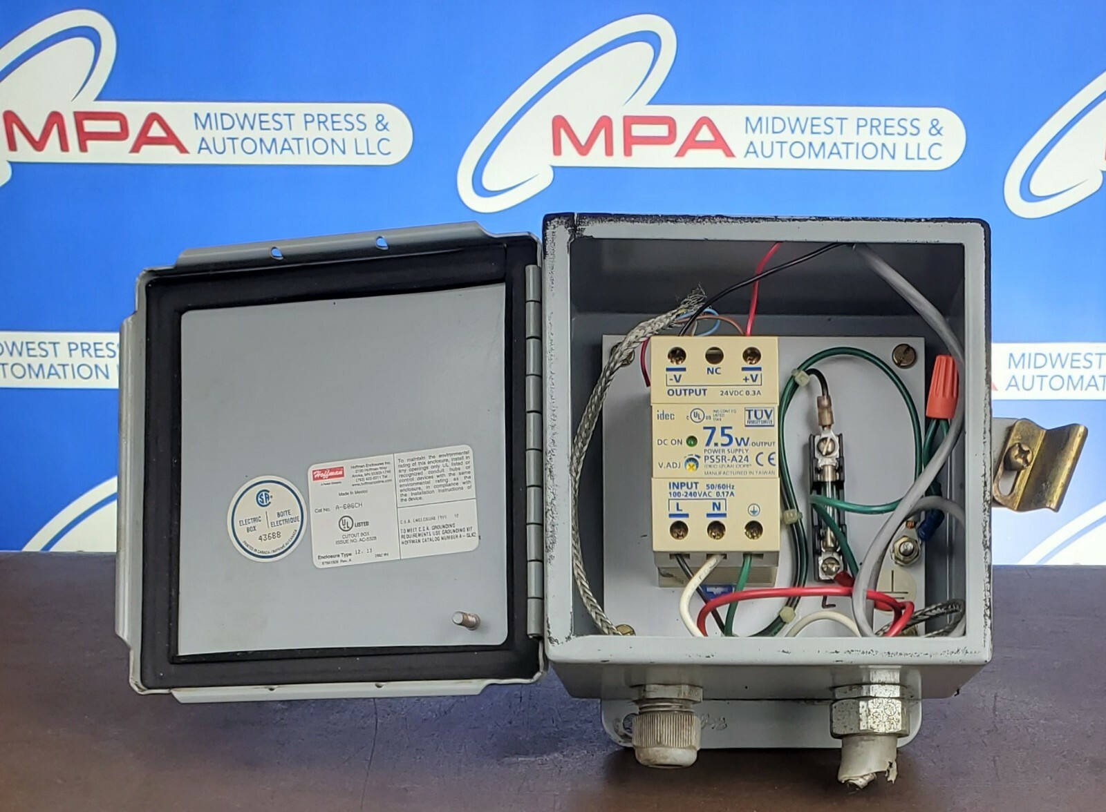 Hoffman Electric Box Enclosure 43688/ A-606CH w/ Power Supply Idec PS5R ...