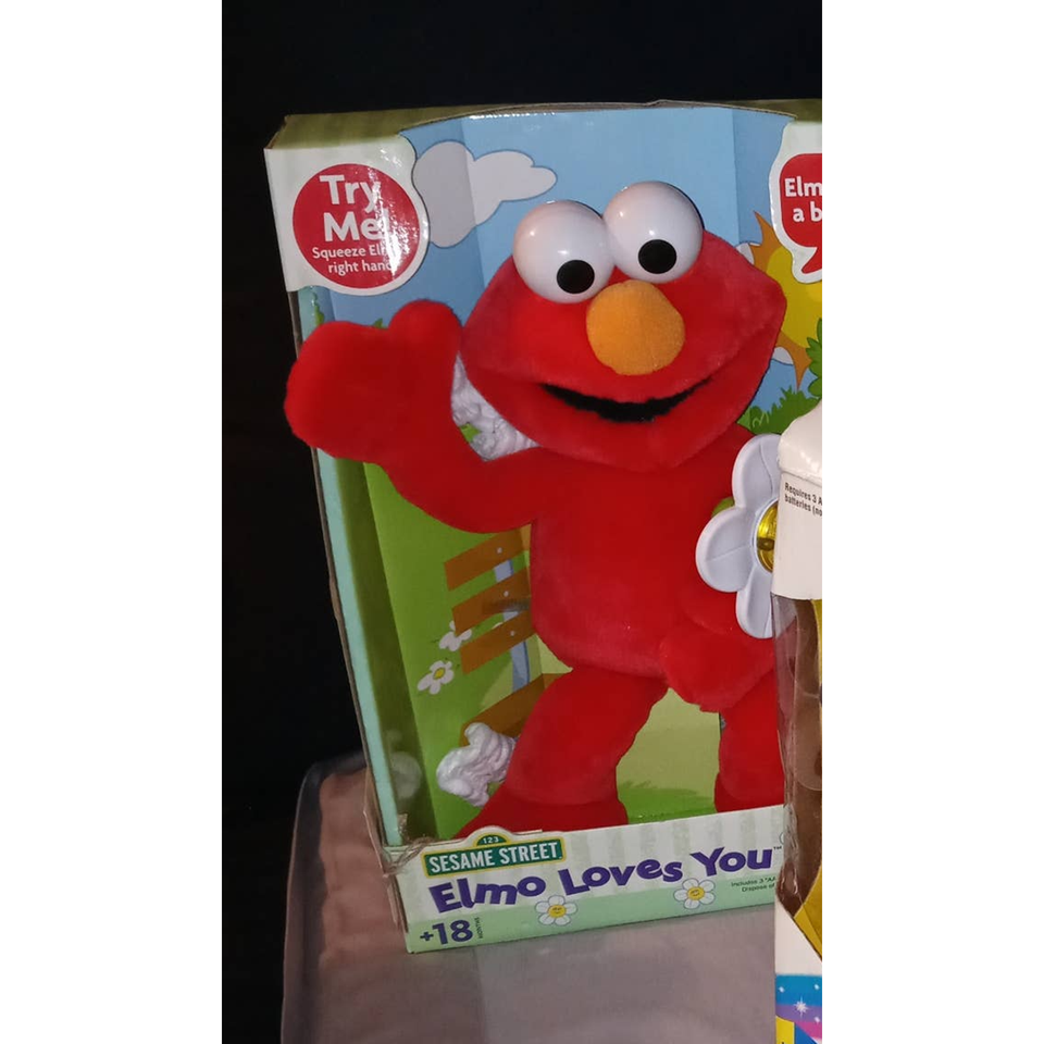 New in Box! Sesame Street Elmo Loves You Talking Plush Iight up Daisy ...
