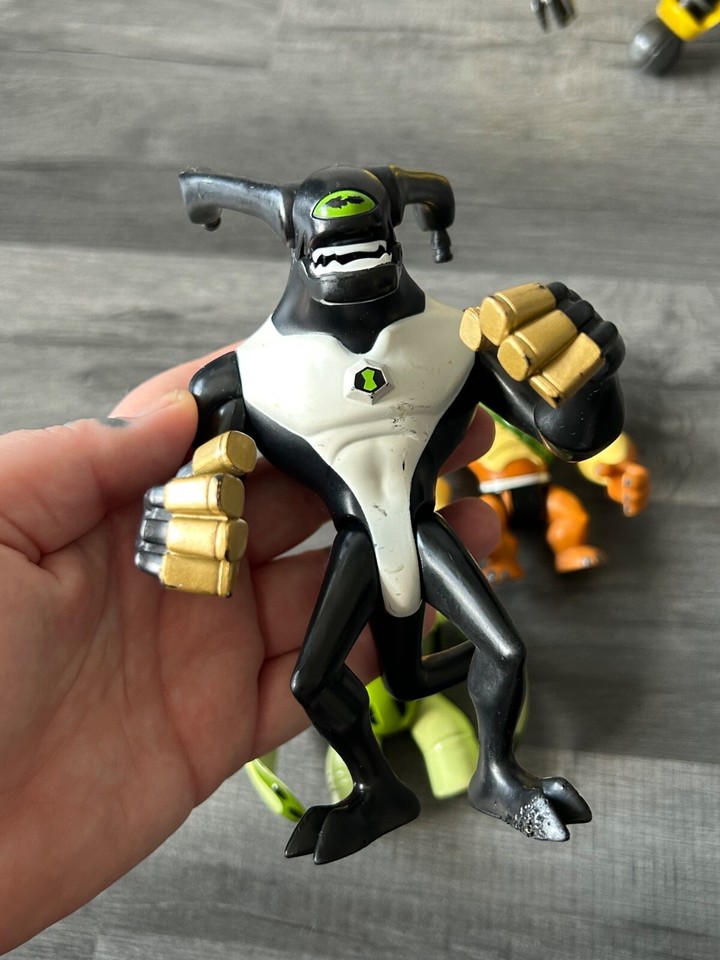 4 x Ben 10 Figures Toys Humungousaur Terraspin Feedback Armodrillo ...