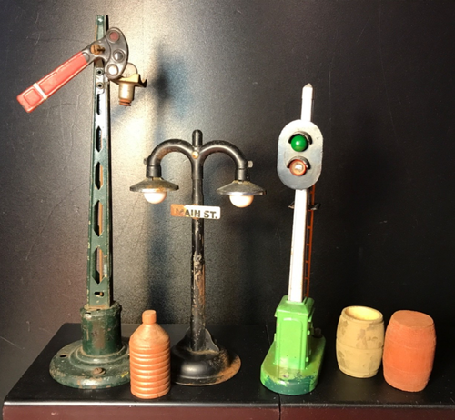 Vintage Lionel no. 153 Block Signal MARX MAIN ST. Semaphore & 3 BARRELS ...