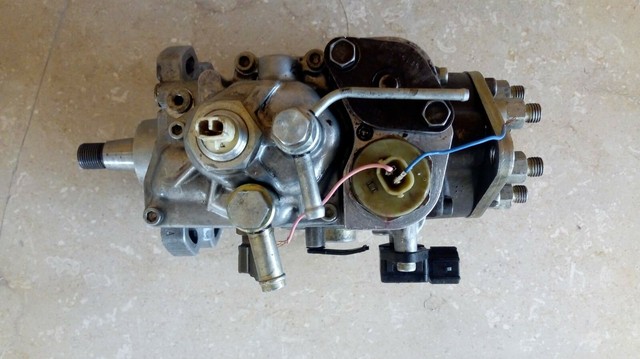 Toyota Land Cruiser 100 Series 1hd Fuel Injection Pump From Year 1998 ...