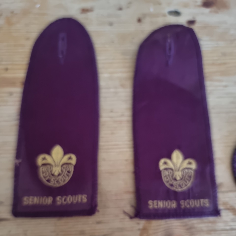 Senior Scouts Epaulettes {Maroon} (Pair) and Matching Baret Badge | eBay UK