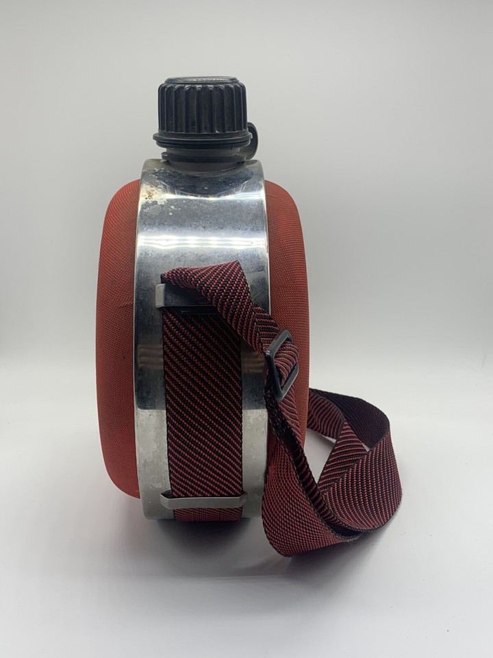 Marlboro Unlimited Coleman Water Canteen Red/Black w/Shoulder Strap ...