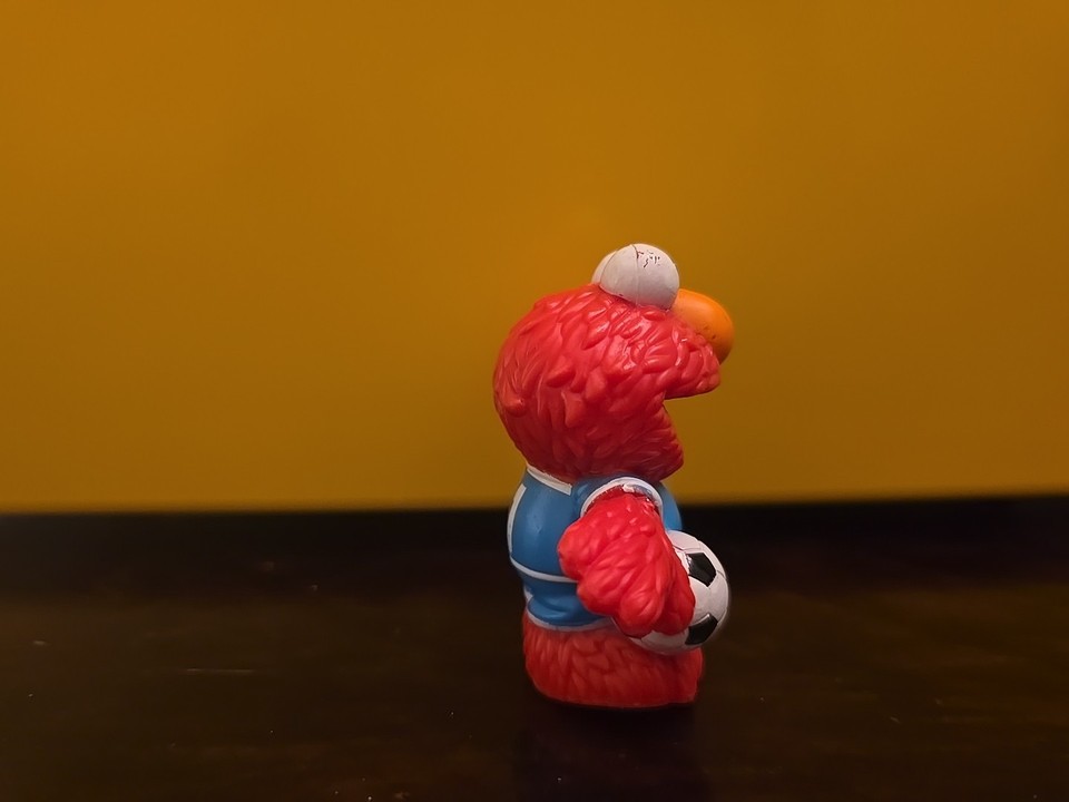 F12 Hasbro Sesame Workshop 3" Sesame Street Figure - Soccer Player Elmo ...