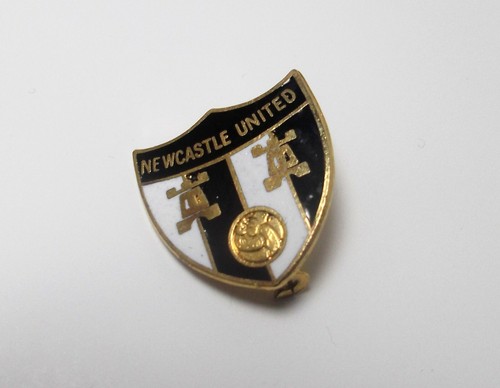 NEWCASTLE UNITED FC - VINTAGE ENAMEL CREST BADGE. | eBay UK