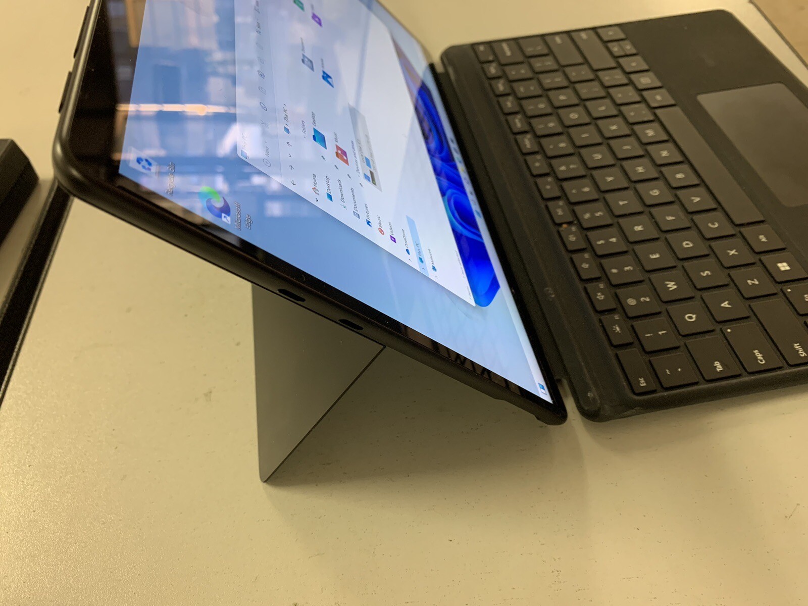 Microsoft 2308 Surface Pro 9 i7-12th Gen, 16GB RAM, 256GB SSD Win 11 ...