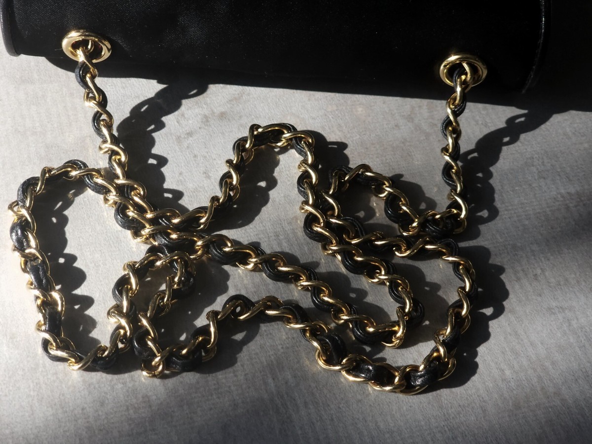 CHANEL ELEGANT 1980's QUILTED BLACK SATIN CHAIN LINK CHANEL ELEGANT 1980's QUILTED BLACK SATIN CHAIN LINK