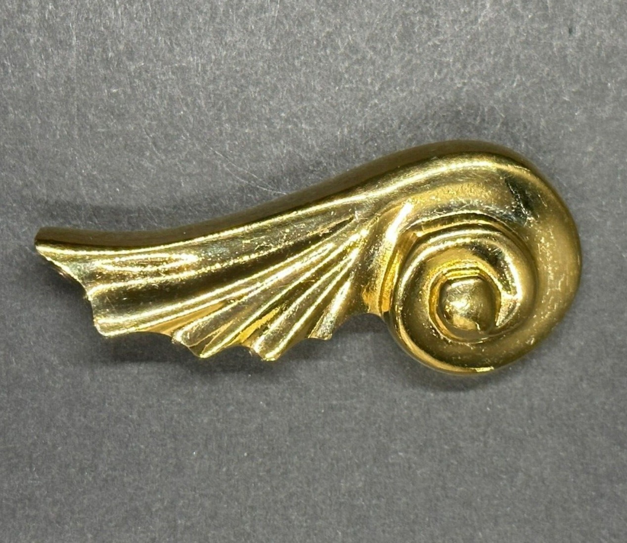 Richelieu Signed 1980s Winged Scroll Brooch Lapel Pin… - Gem