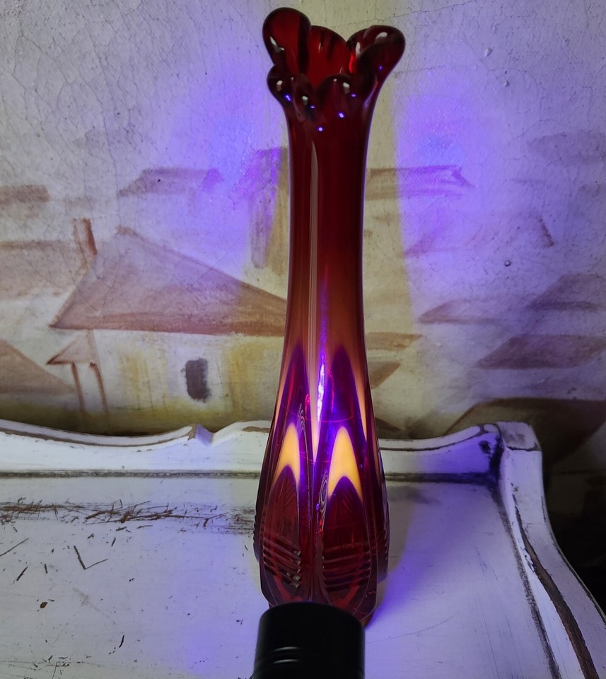Beautiful Red Amberina Ruffle Glass 9 Inch Fenton Vase Glows Stunning ...